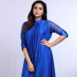 Beautiful Malayalam Actress Hot Mallu Aunty iiQ8 | Kuwait Jobs and News ...