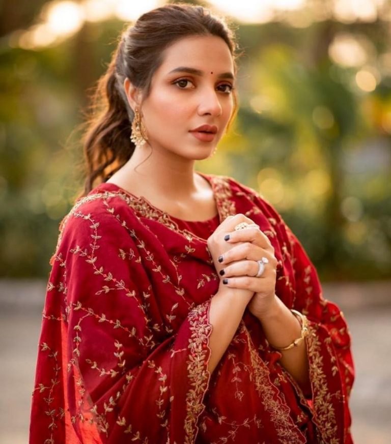 Subhasree Ganguly Biography (Age, Height, Boyfriend & More) - mrDustBin