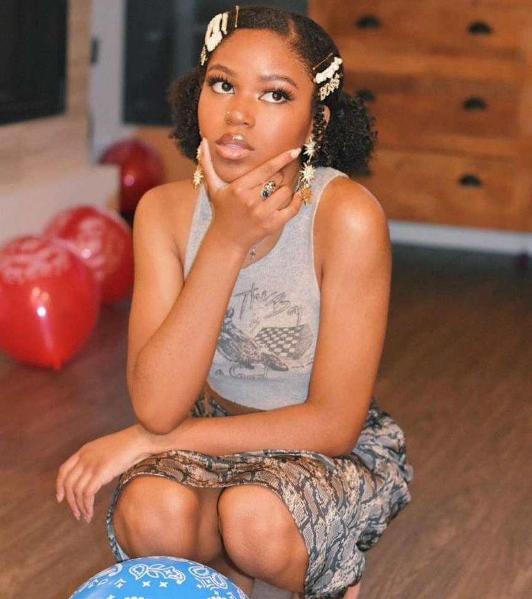 Riele Downs Biography, Age, Height, Boyfriend - mrDustBin