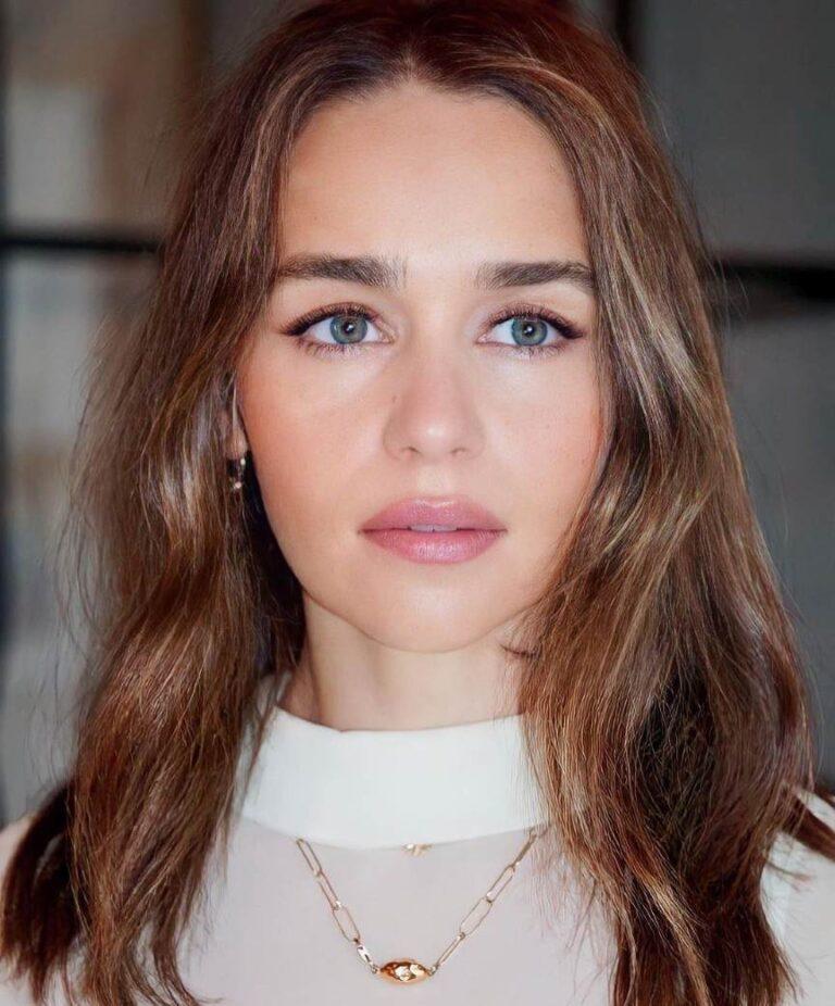 Emilia Clarke Biography (Age, Height, Boyfriend & More) - mrDustBin