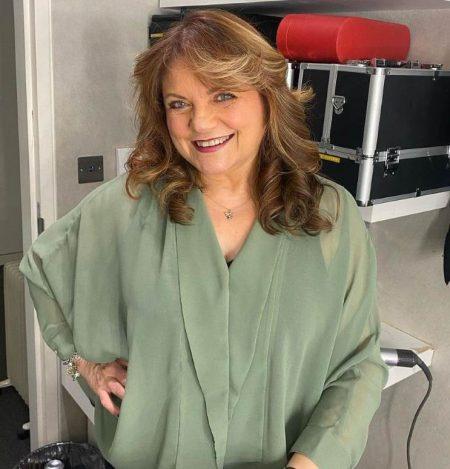 30 Famous QVC UK Presenters Male & Female in 2025 - mrDustBin