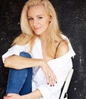 Carmel Thomas Biography, Age, Height & Husband - mrDustBin