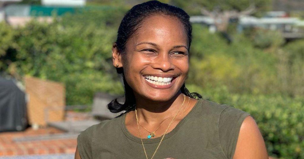 Robinne Lee Biography (Age, Height, Boyfriend & More) - mrDustBin