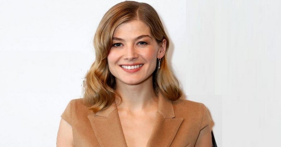 Rosamund Pike Biography (Age, Height, Boyfriend & More) - mrDustBin
