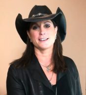 Terri Clark Biography (Age, Height, Husband & More) - mrDustBin