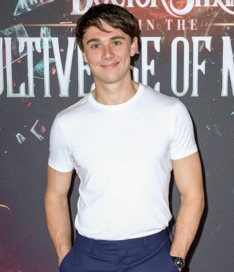 25 Most Famous Bridgerton Cast Season 3 in 2022 - mrDustBin