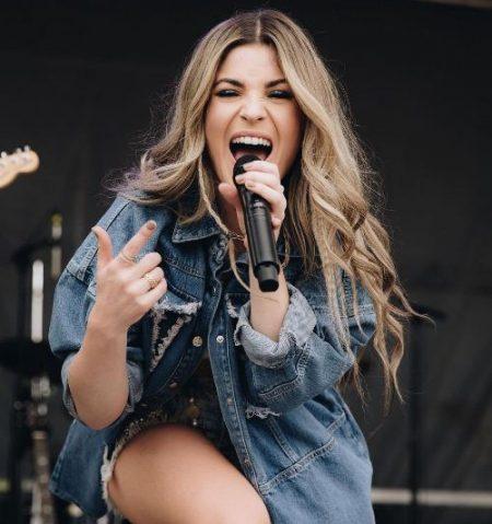 Tenille Arts Biography, Age, Height, Boyfriend & More - mrDustBin