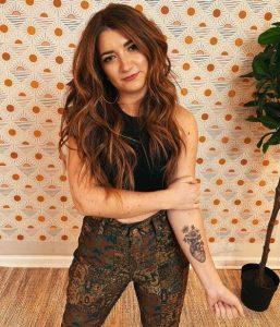 Tenille Townes Biography (Age, Height & Boyfriend) - mrDustBin