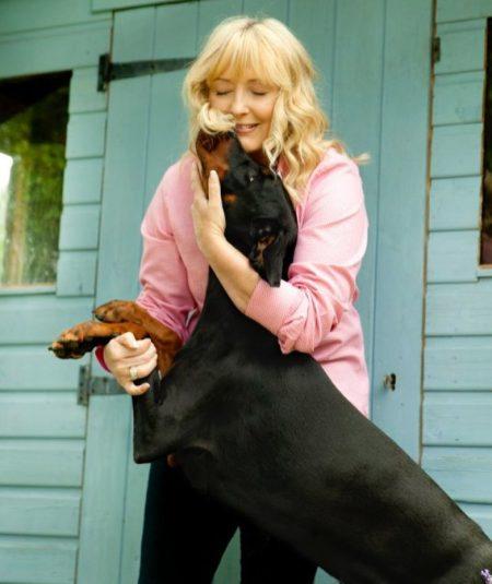 Alison Young Biography, Age, Height & Husband - mrDustBin