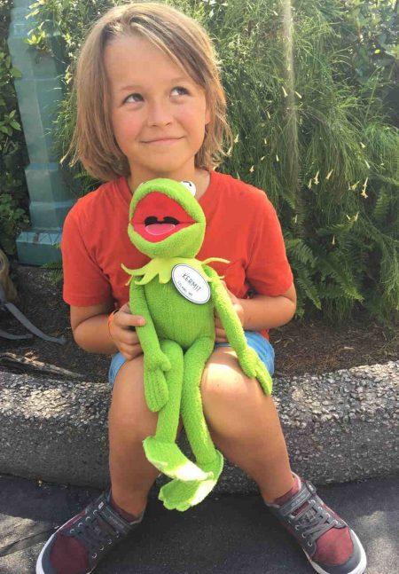 Noel Next Door Hallmark Movie 2022-rd - mrDustBin