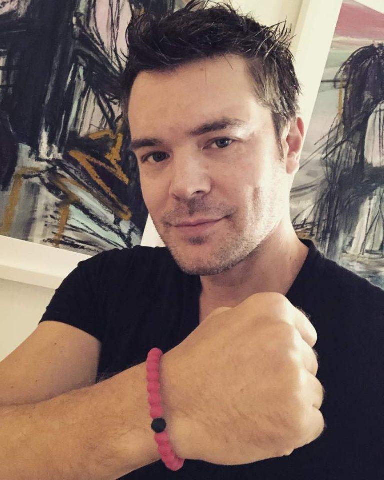 Christmas Bedtime Stories Hallmark Movie 2022-rd - mrDustBin