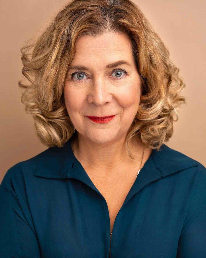 A Maple Valley Christmas Hallmark Movie 2022-rd - mrDustBin