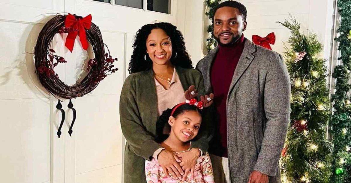 Inventing The Christmas Prince Hallmark Movie 2022-rd - mrDustBin