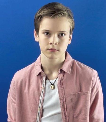 The Holiday Sitter Hallmark Movie 2022-rd - mrDustBin