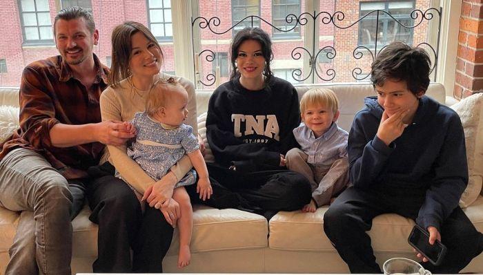 Chelsea Hobbs Biography, Age, Height, Husband - mrDustBin