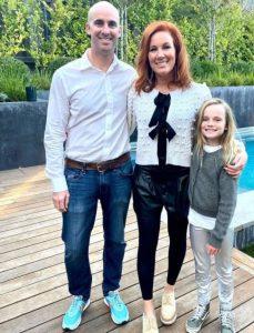 Elisa Donovan Biography, Age, Height & Husband - mrDustBin