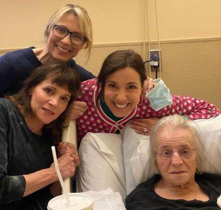 Sandra Bennett Biography, Age, Height, Family - mrDustBin