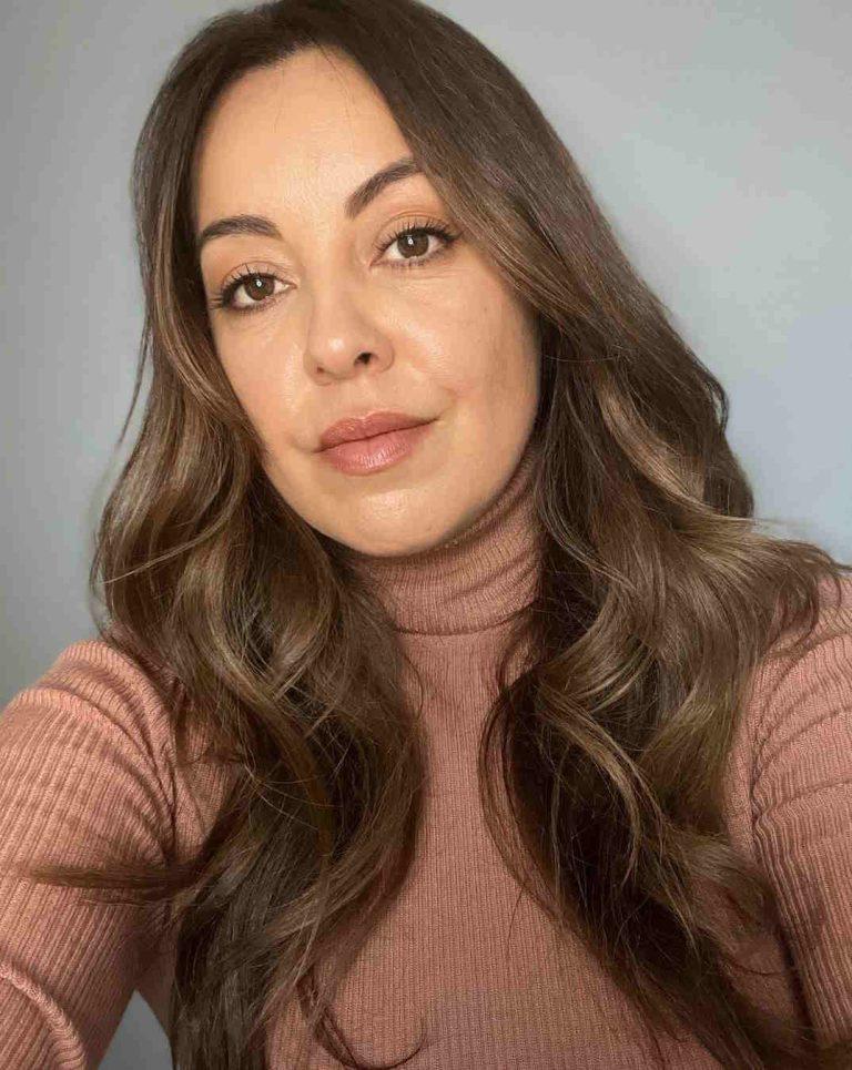 A Picture Of Her Hallmark Movie 2023-rd - mrDustBin