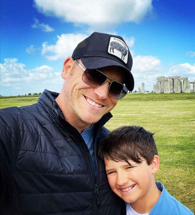 Bourke Floyd Biography, Age, Height & Wife - mrDustBin