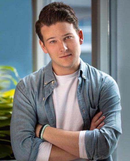 Boyfriends of Christmas Past Hallmark Movie 2021 - mrDustBin