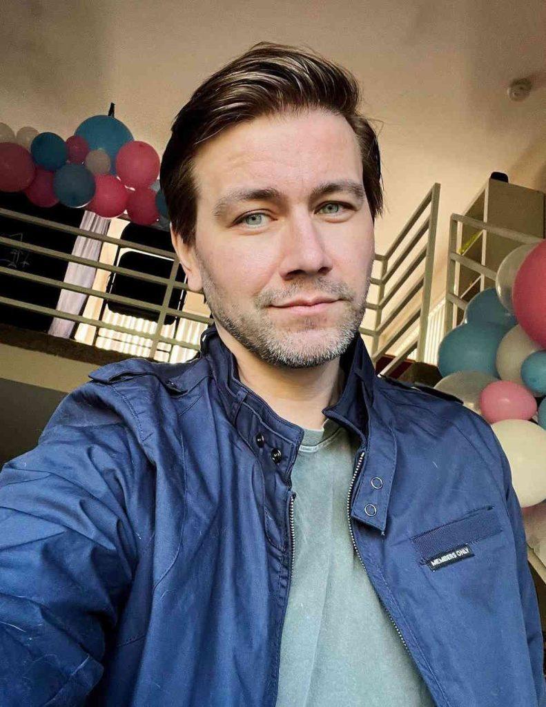 Torrance Coombs Biography, Age, Height & Girlfriend - mrDustBin