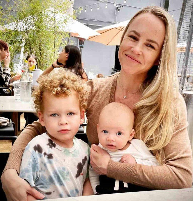 Julie Berman Biography, Age, Height, Husband - mrDustBin
