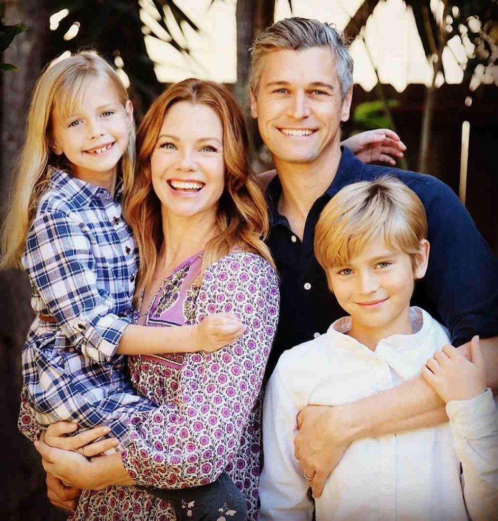 Sarah Jane Morris Biography, Age, Height & Husband - mrDustBin