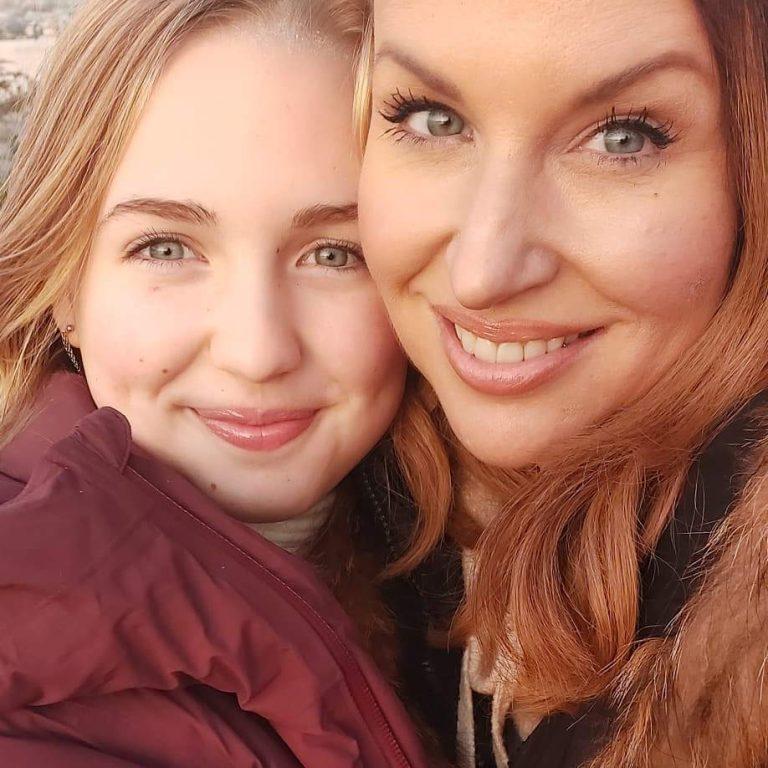 April Telek Biography, Age, Height & Husband - mrDustBin