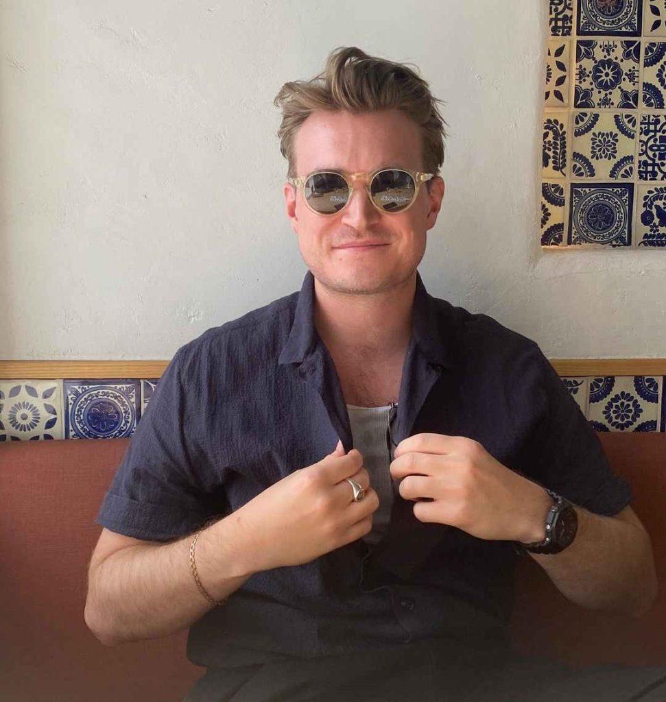 Roan Curtis Biography, Age, Height & Boyfriend - mrDustBin