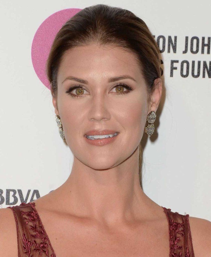 Sarah Lancaster Biography, Age, Height & Husband - mrDustBin