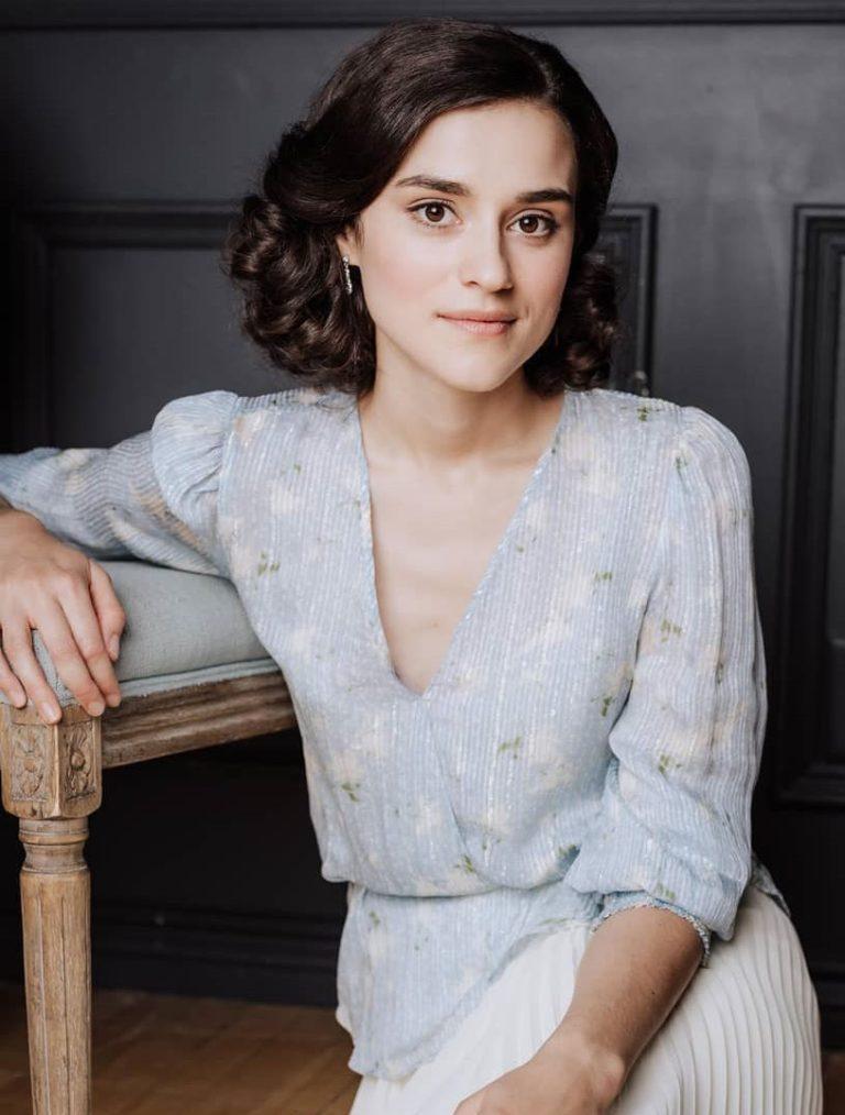 Rebecca Liddiard Biography, Age, Height & Husband - mrDustBin